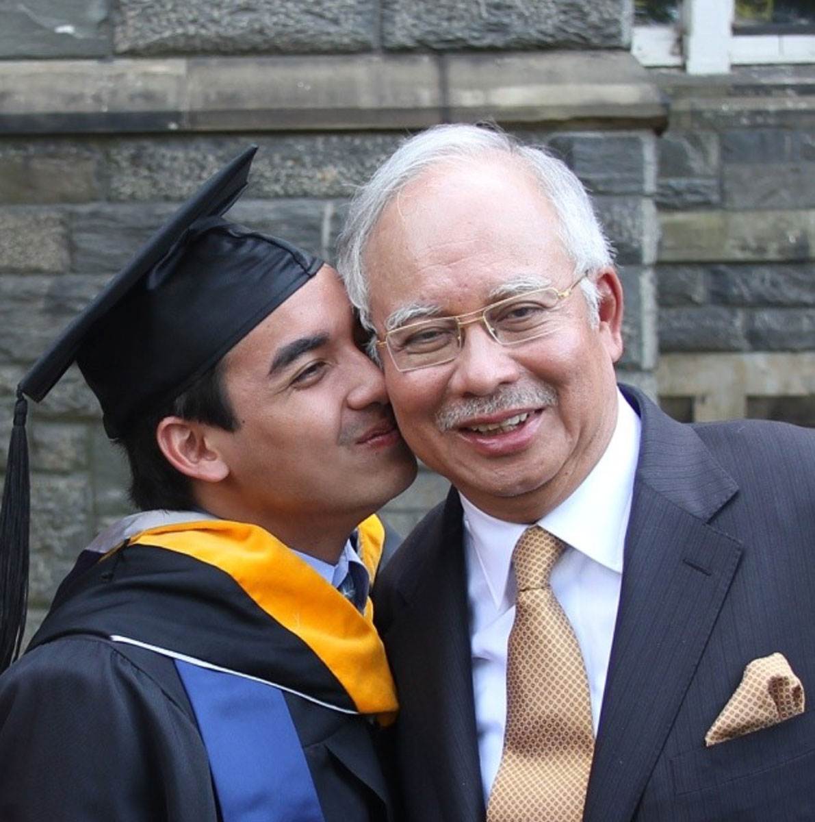 Datuk Seri NAJIB RAZAK Cuma Follow 29 Akaun Instagram — Salah Satunya ...