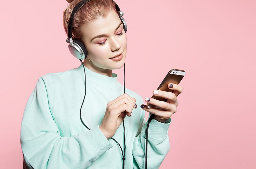 1.1 Billion People Are At Risk Of Hearing Loss Due To Their Smartphones ...