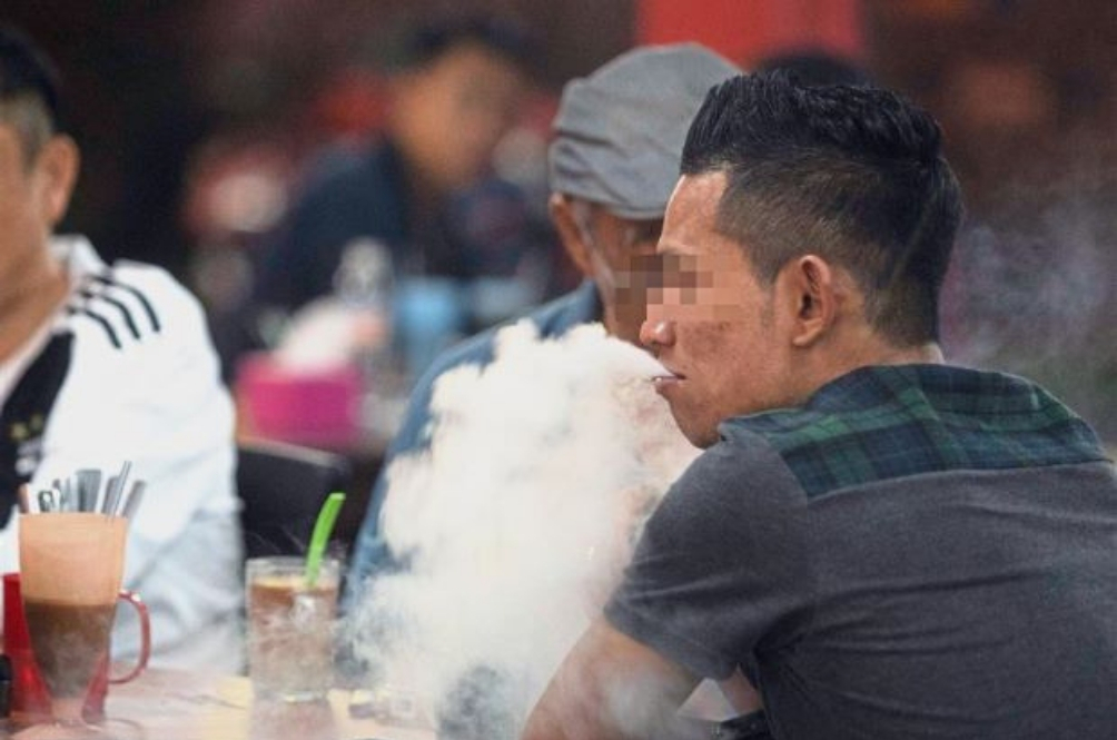 If You See Other Malaysians Still Smoking At Eateries, Here’s What You ...
