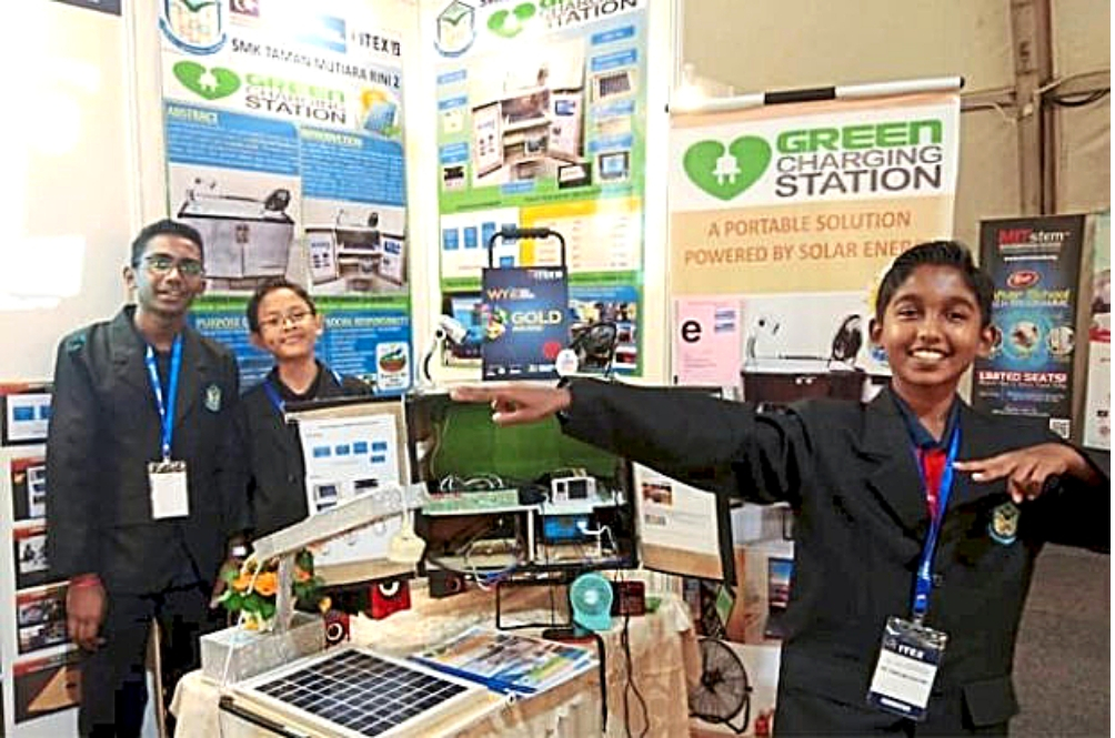 These Students Invented Portable Solar Chargers So That Their Friends ...