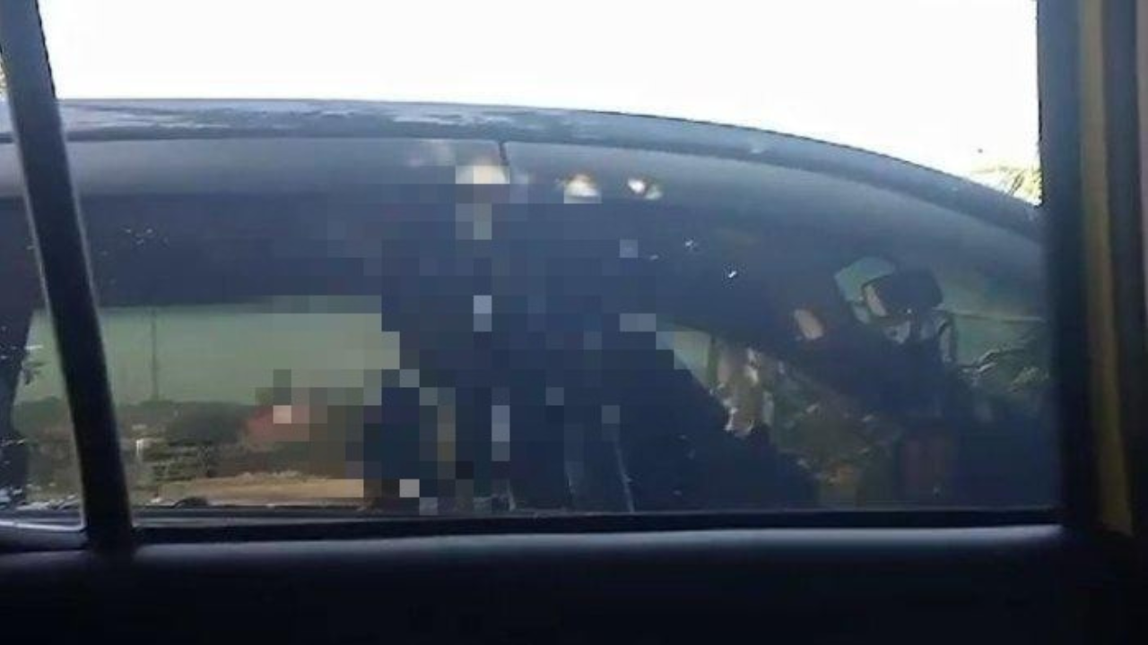 Pasangan Kekasih ‘Kantoi’ Berasmara Dalam Kereta Ketika Orang Ramai ...