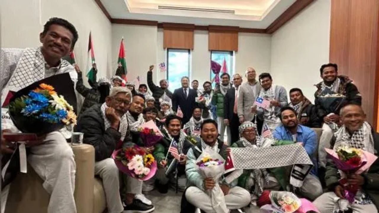 Aktivis Global Sumud Flotilla Dijangka Tiba Di Tanah Air Pada Selasa ...