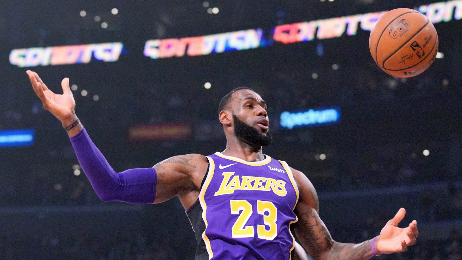 LeBron scores 42 points for streaking Lakers, Raptors down 76ers ...