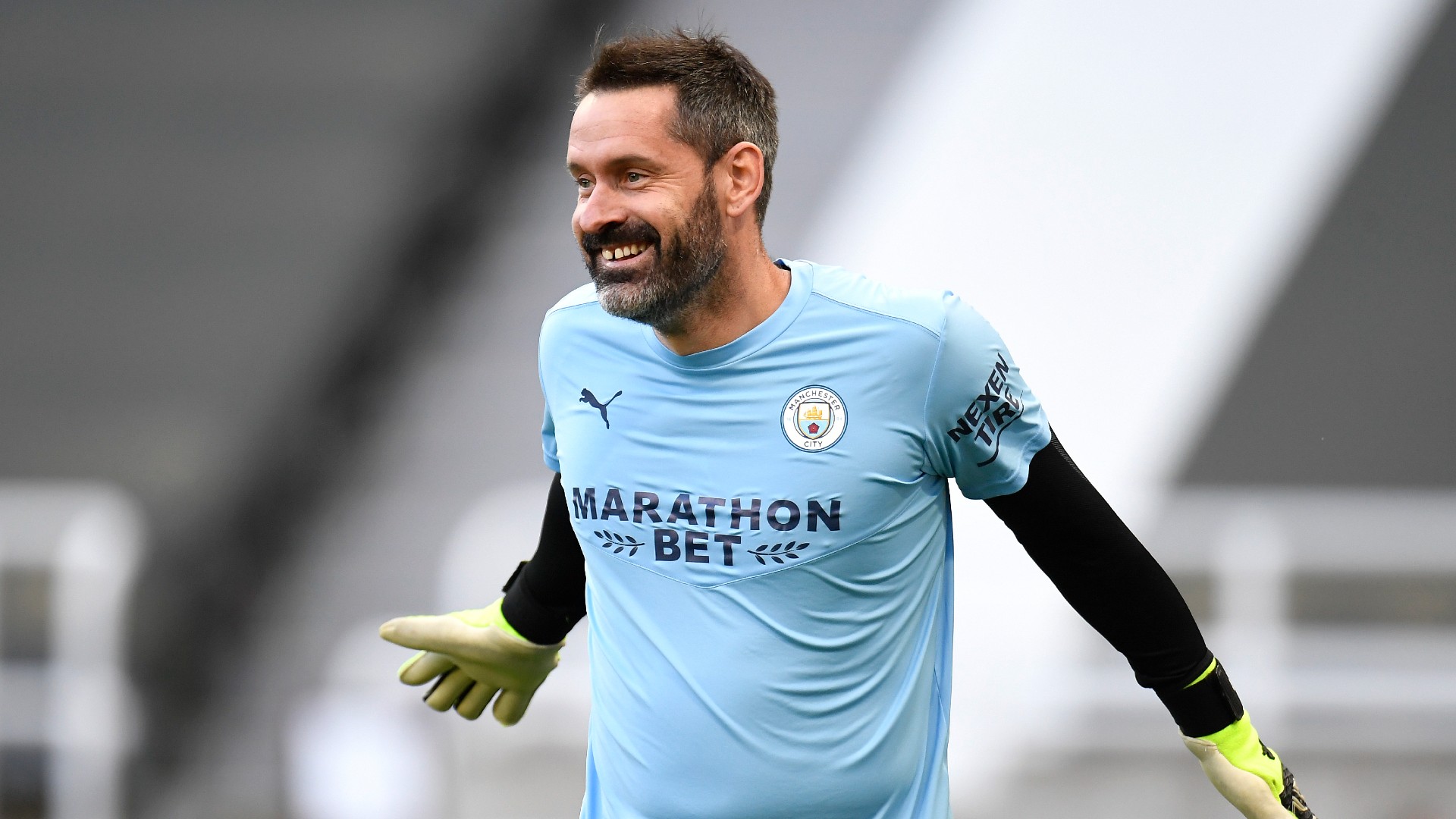 The lads love him! Scott Carson pens one-year deal at Man City ...