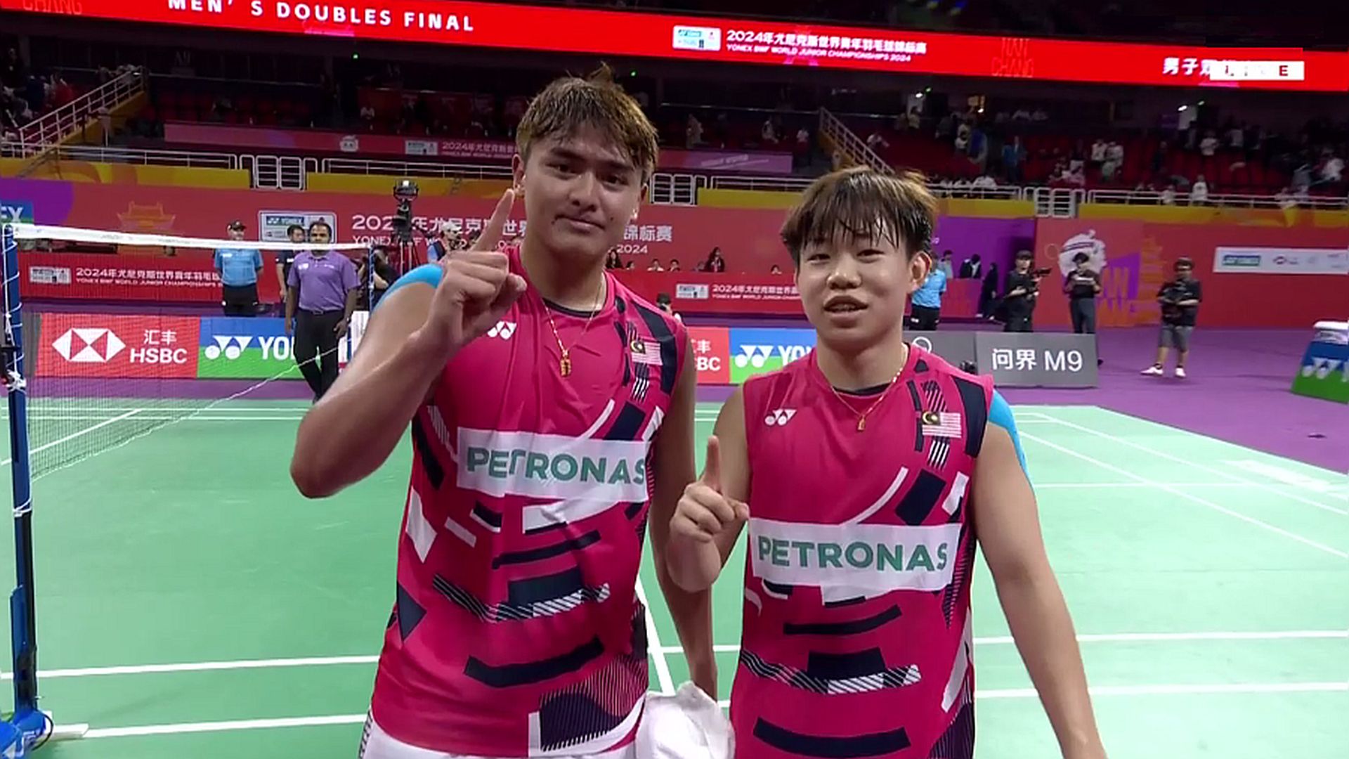 Aku tak tahu lah nak lempang ke sayang budak ni -- Lee Chong Wei ...