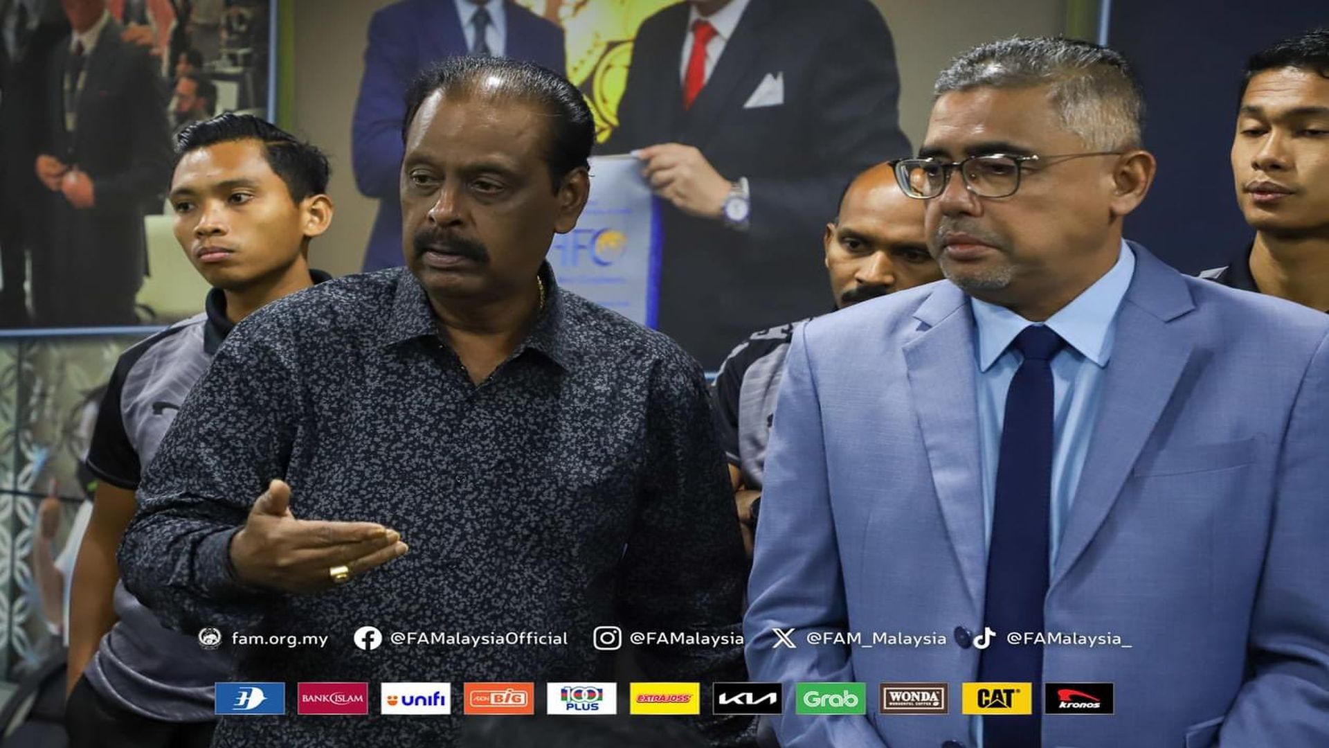 Siapakah penyanyi single pertama Harimau Malaya? | Stadium Astro