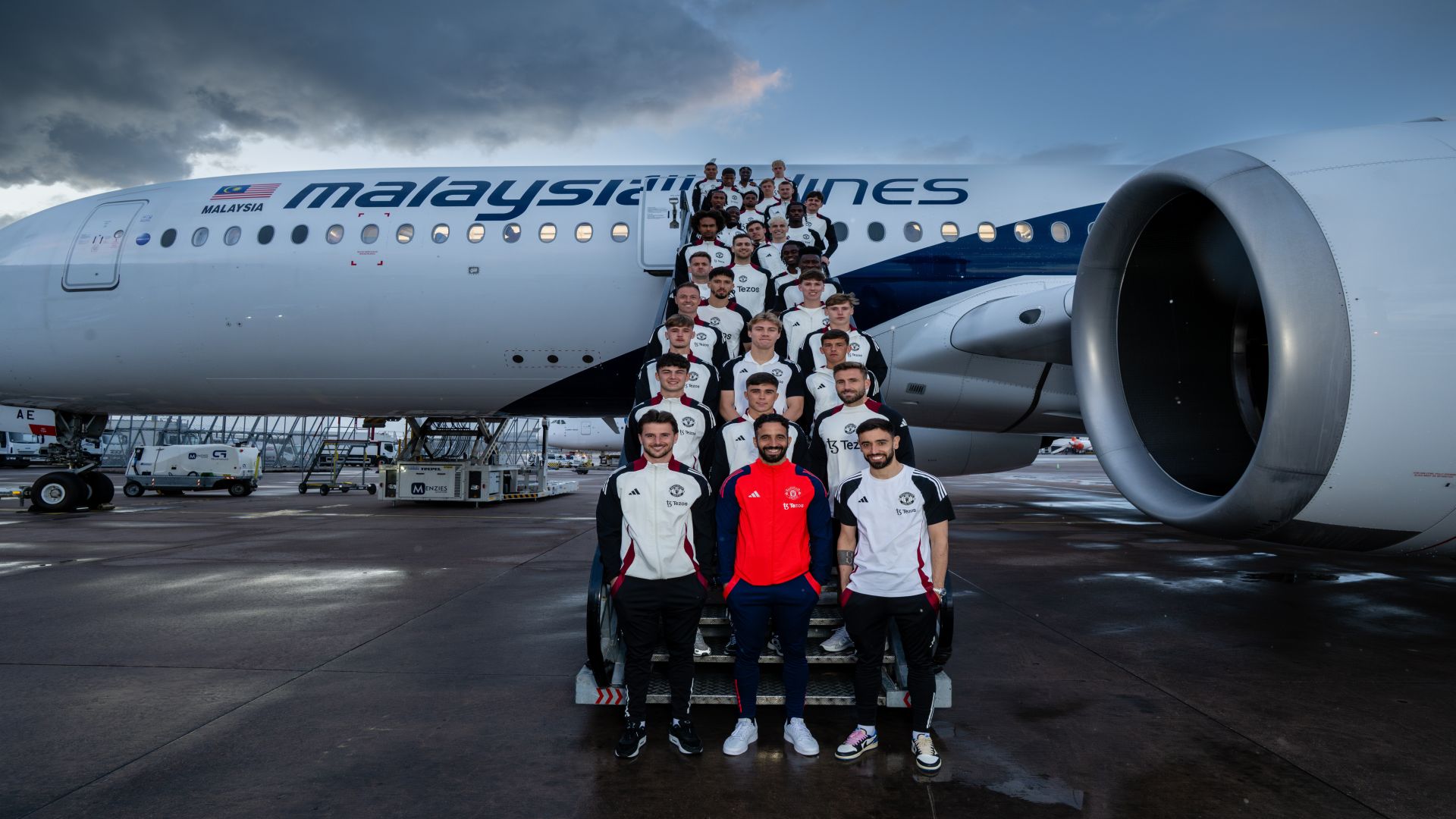 Malaysia Airlines lancar livery khas buat Manchester United sempena ...
