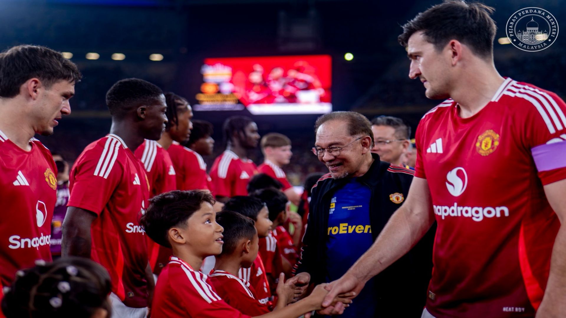 Lawan Manchester United bentuk semangat perpaduan ASEAN -- Anwar Ibrahim | Stadium Astro