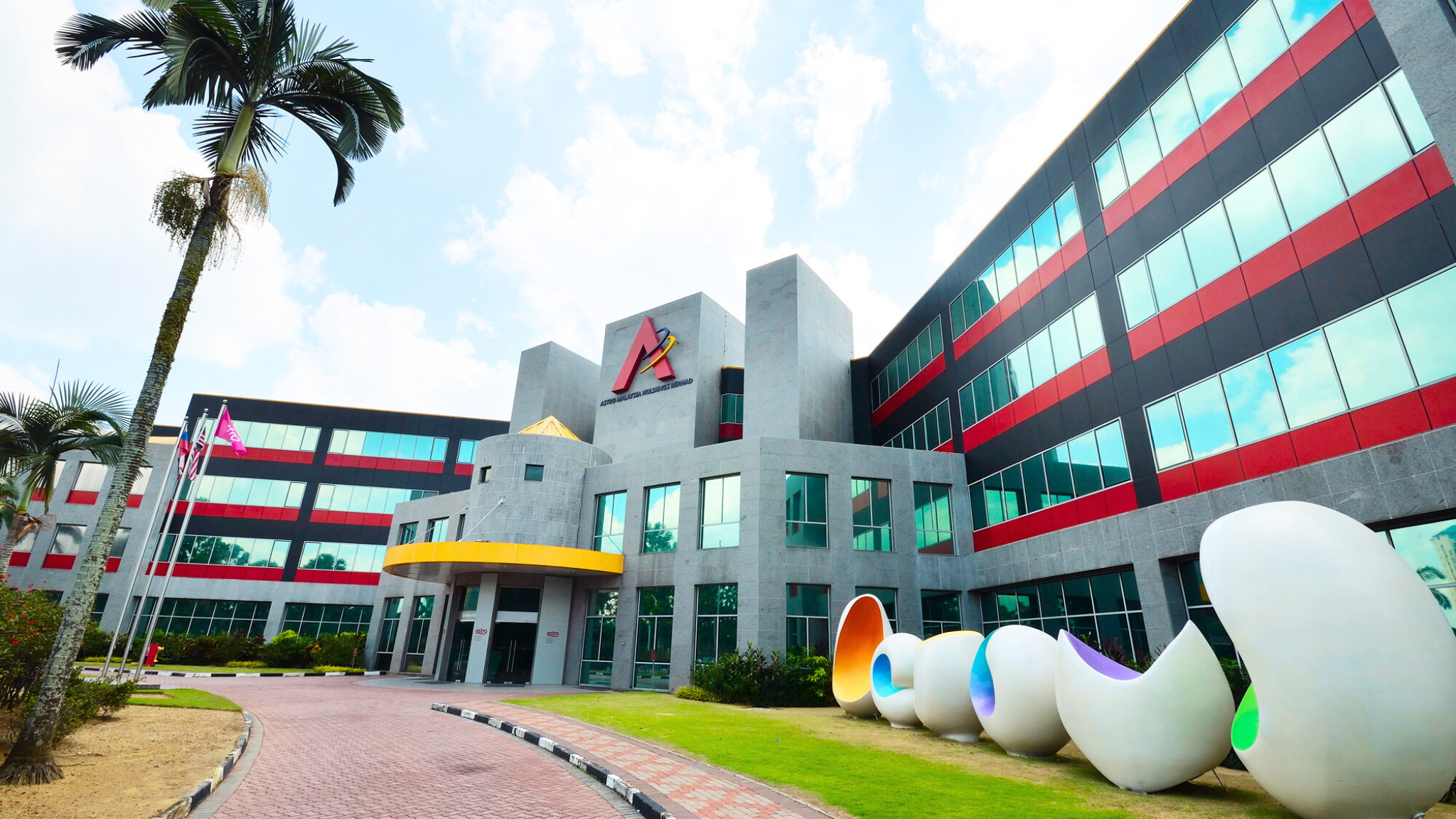 Court Fined Two Individuals RM 40, 000 In Total For Piracy | Ulagam