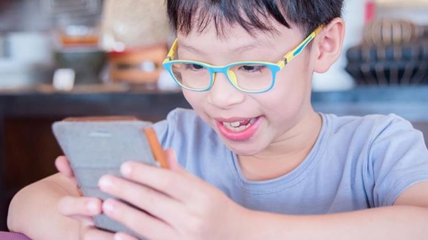 Eight Ill-Effects of Excessive Gadget Use Among Children | Ulagam