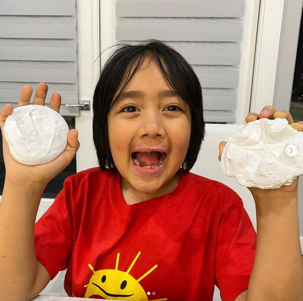 9岁男孩年赚上亿！ 连续3年成最高收入YouTuber | XUAN